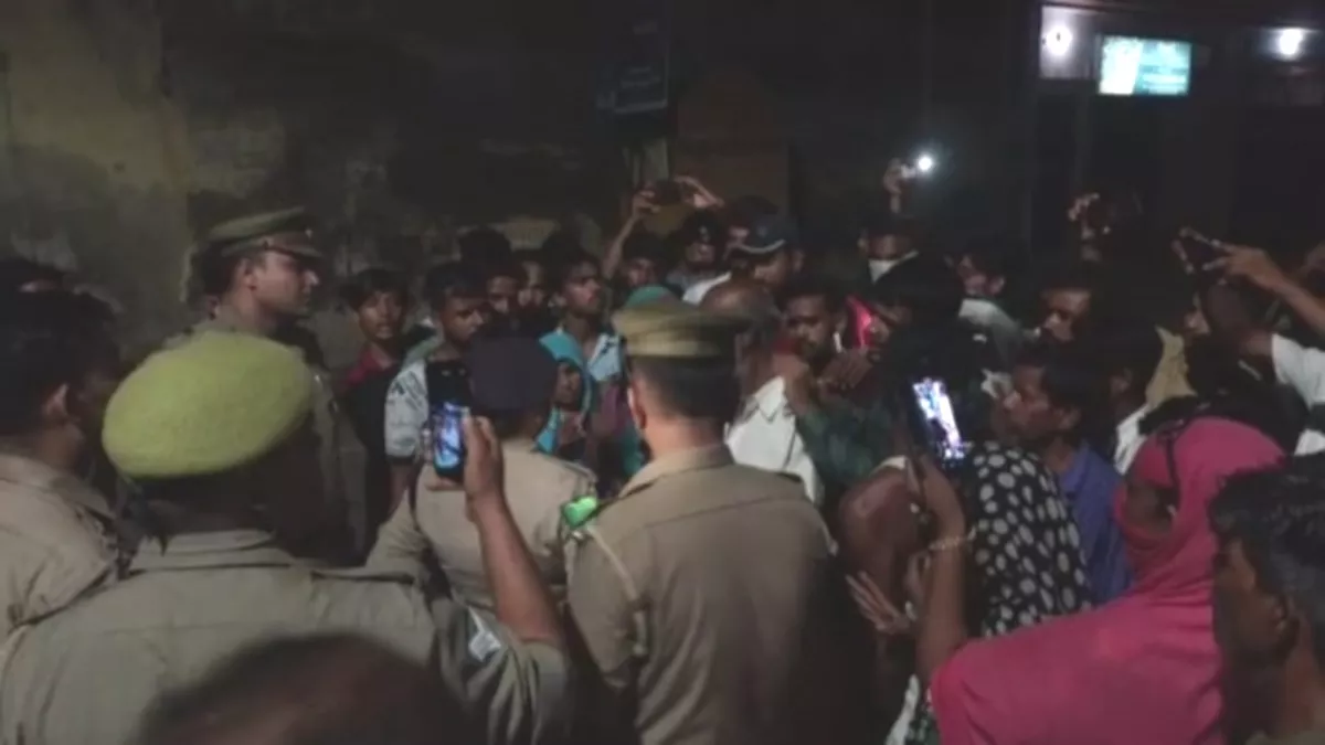 Agra Crime: आगरा में अराजकतत्वों ने थाने से चंद कदम दूरी पर किया जेसीबी ...