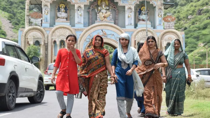 Nuh Violence: कर्फ्यू के बीच भक्तों के लिए खुला नलहड़ का शिव मंदिर ...