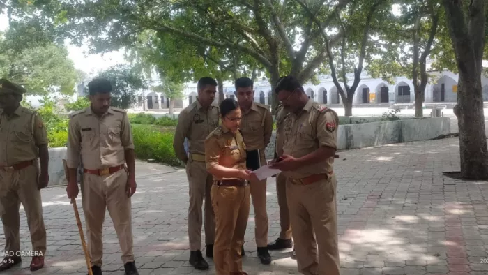 Aligarh News: स्कूल में फायरिंग से मची भगदड़, दो गुटों में पथराव, सात ...