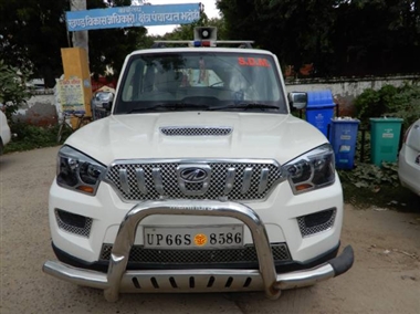 नियमों की धज्जियां उड़ा रहा निजी वाहन पर लिखा 'एसडीएम' - SDM written on ...