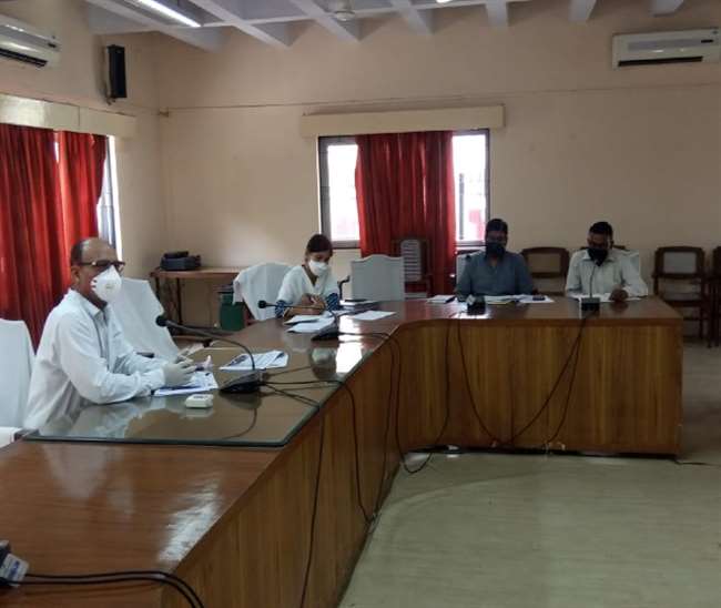 अमरोहा डीएम के निर्देश, अभियान चलाकर मतदाता सूची में छूटे नामों को करें ...