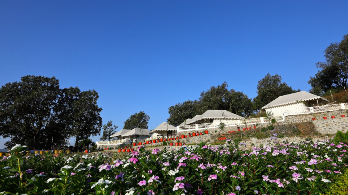 Weekend Gateway: दिल्ली से सटी ये जगह है कम पैसों में दोस्तों के साथ ...