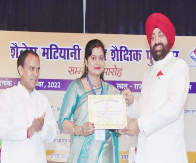 अल्मोड़ा के सोबन सिंह जीना विश्वविद्यालय के कुलपति को वाइस चांसलर आफ द ...