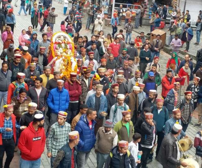 Kullu Dussehra: माता हिडिंबा के रूपी पैलेस में पहुंचते ही छिप जाते हैं ...