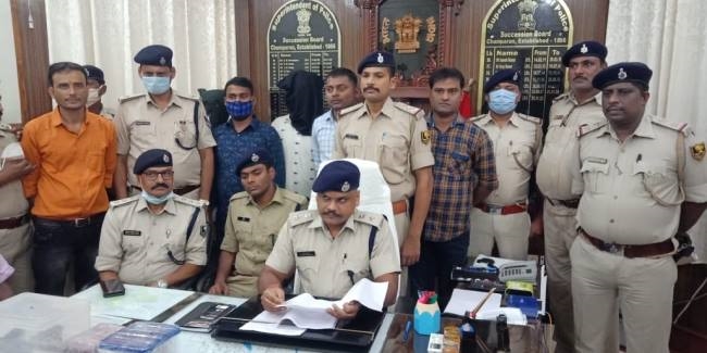 दिल्ली से लाया 50 हजार का इनामी राजन, घर से चरस व हथियार जब्त - ddddddd ...