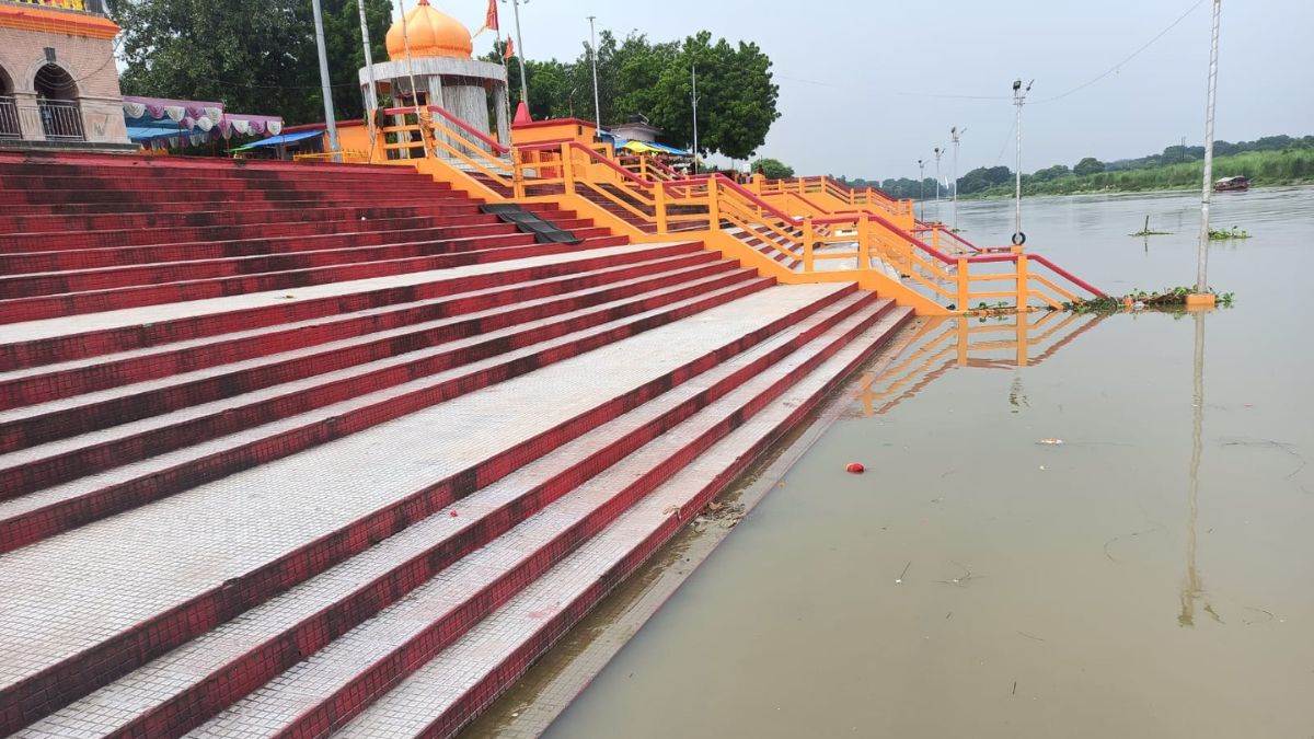 Pratapgarh News: सई नदी के जलस्तर पर टिकी नजरें, पानी घटा लेकिन चिंता ...