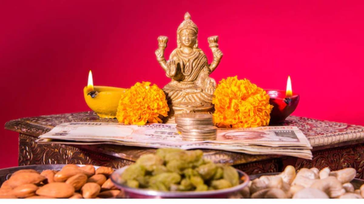 Mahalaxmi Stotra And Name: धन-वैभव के लिए शुक्रवार को करें महालक्ष्मी ...
