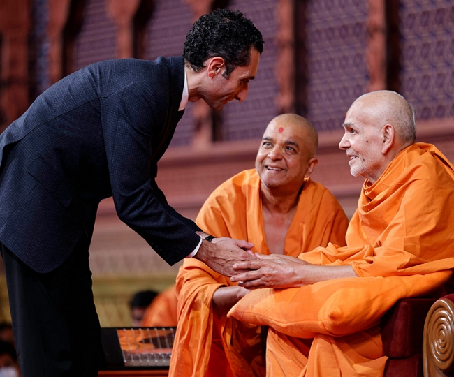 New Jersey Akshardham: अक्षरधाम के प्रमुखस्वामी महाराज को अमेरिका में ...