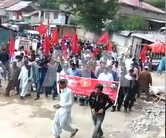 पाक के दमन के खिलाफ PoK में उतरे हजारों लोग, पुलिस कार्रवाई में एक की ...