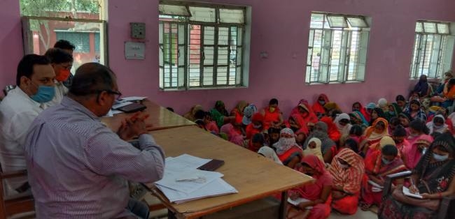 समूह की महिलाएं गांवों में करेंगी ड्राई राशन का वितरण - Distribution of ...