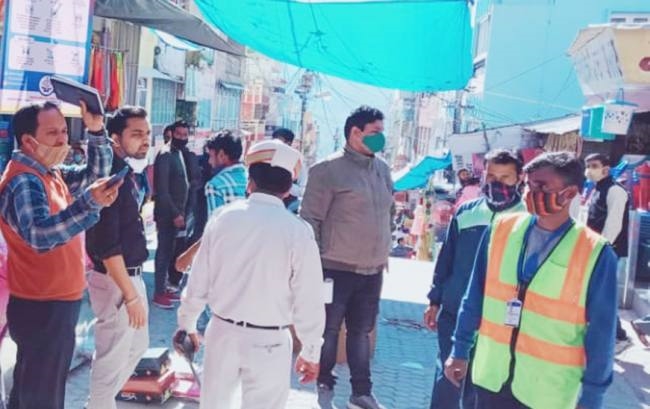 अतिक्रमण के खिलाफ एसडीएम तुषार सैनी ने संभाली कमान, छह व्यापारियों का ...