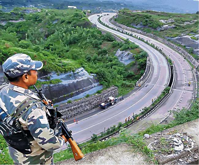 कश्मीर में बदलाव और विकास की बयार, बुनियादी ढांचे में सुधार से होगा नया ...