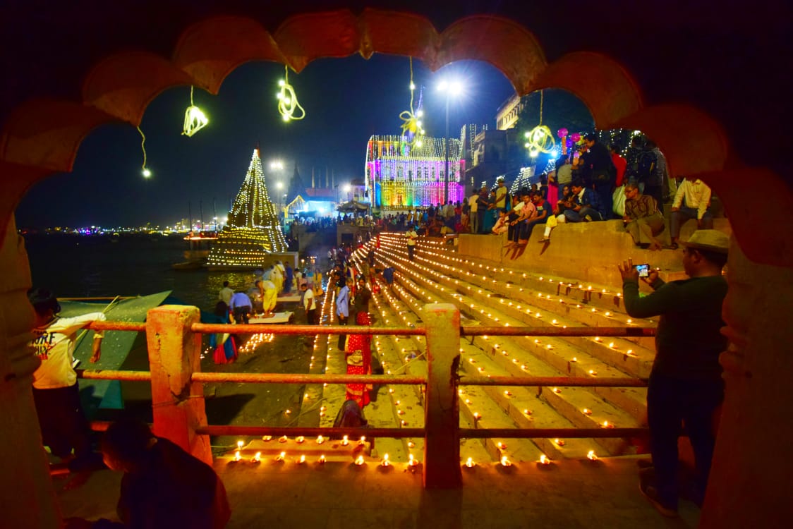 Dev Deepawali 2022 : वाराणसी में गंगा के समानांतर बही ज्योति गंगा ...