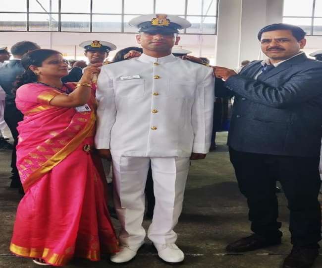 आगरा का बेटा बना नेवल ऑफिसर, परिवार के साथ शहर को नाज Agra News ...
