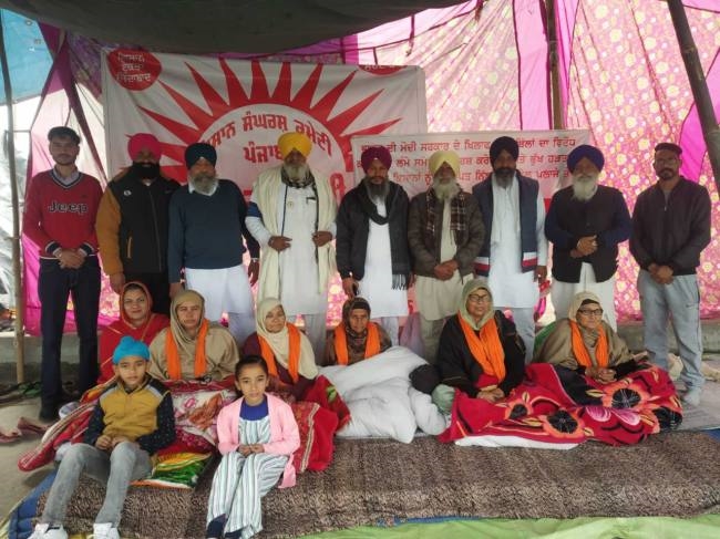 मानावाला टोल प्लाजा पर अनशन में महिलाएं भी हुई शामिल - farmers protest ...