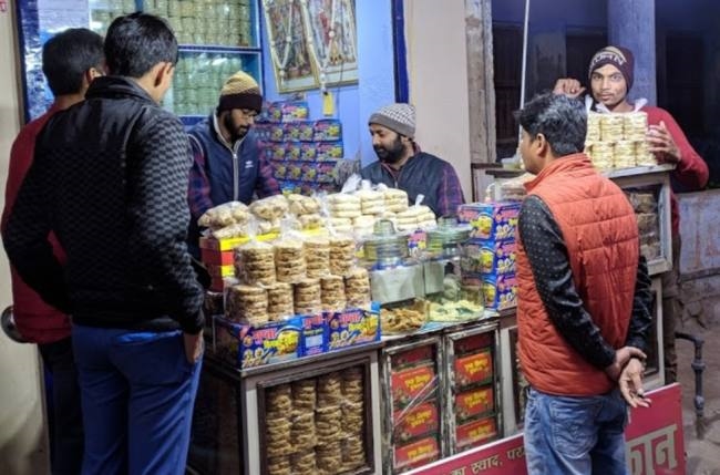 अरवल के तिलकुट की सोंधी महक लोगों को कर रही आकर्षित - tilkut of arwal ...