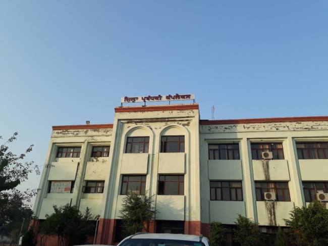 डीसी दफ्तर में गरमाया कर्मचारियों की बदली का मामला - Case of change of ...