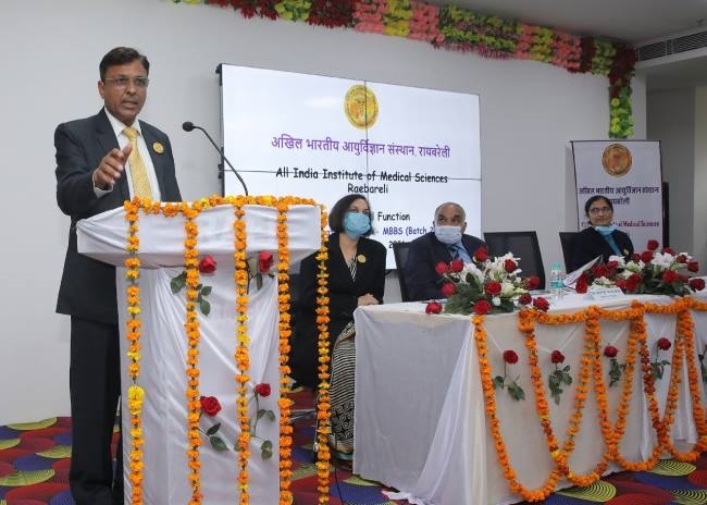 रैगिग नहीं, अनुशासित रहकर करें डॉक्टरी की पढ़ाई : डॉ. अरविद राजवंशी ...