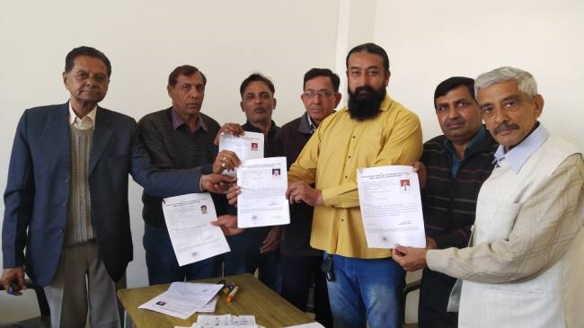 सेक्टर छह आरडब्ल्यूए के चुनाव में अब बने दो पैनल उम्मीदवारों को दिए ...