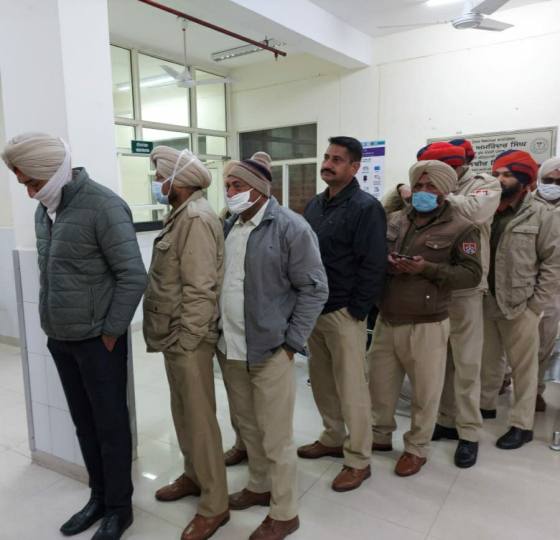 डीसी, एडीसी व एसडीएम सहित 159 ने लगवाया टीका - DC, ADC and SDM ...