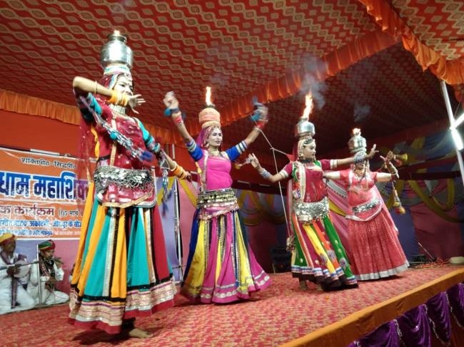 राजस्थान के कलाकारों ने लोकनृत्य कर बांधी समां - Artists tied up by ...