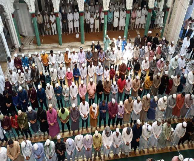 Ramadan 2022: रमजान के पहले जुमा पर मस्जिदों व घरों में पढ़ी नमाज ...