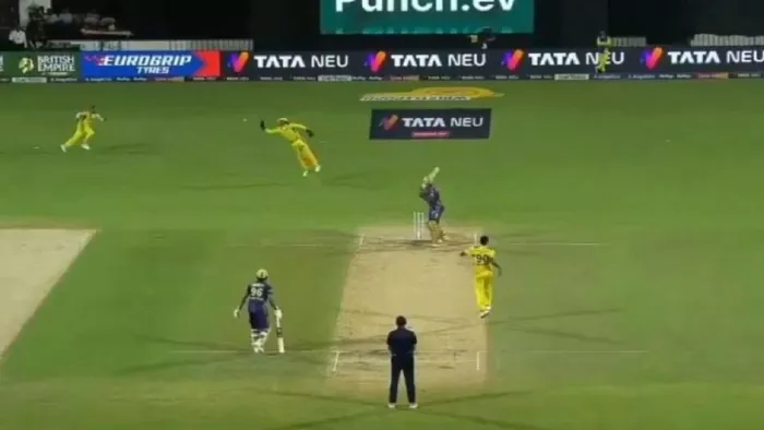 CSK vs KKR: MS Dhoni पूरी तरह नहीं हैं फिट? चेपॉक में माही ने टपकाया रसेल का लॉलीपॉप कैच-VIDEO ...