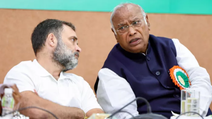 सरदार पटेल की विरासत को फिर से 'अपना' बनाने में जुटी कांग्रेस, नेहरू का ...