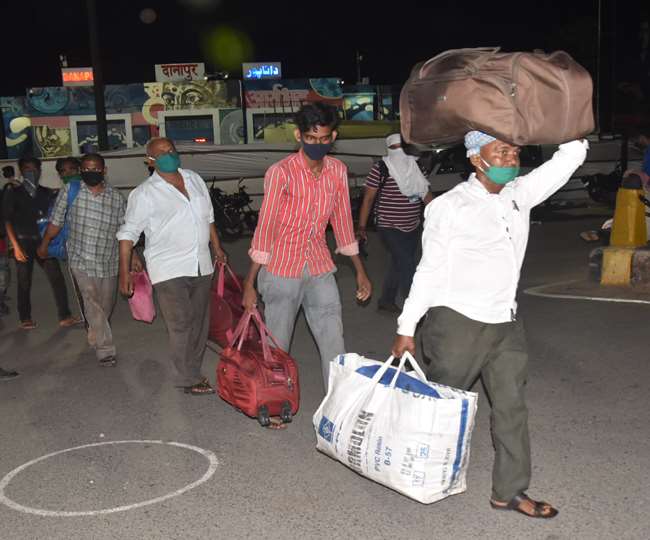 Lockdown Bihar: कोरोना ने आप्रवासी श्रमिकों को दिया बेरोजगारी का गम, तिरस्कार भी नहीं मिले कम ...