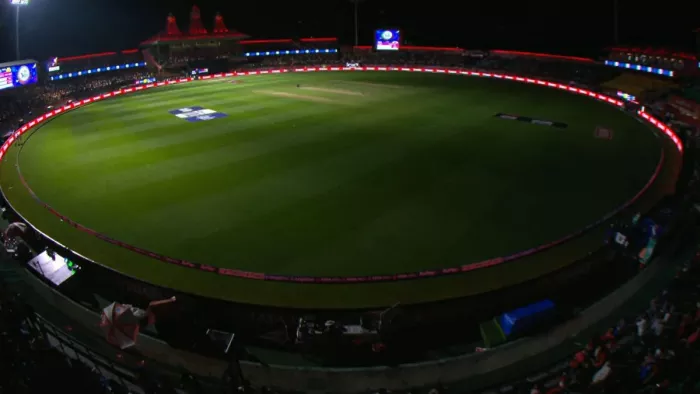 PBKS vs DC: ब्लैक आउट के बीच धर्मशाला में बंद हुई फ्लडलाइट, रोका गया मैच - PBKS vs DC Match ...