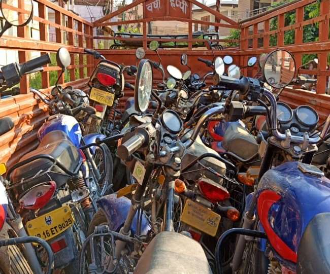 UP Bike Bot Scam में EOW की बड़ी कार्रवाई, पांच स्थानों पर छापेमारी में ...