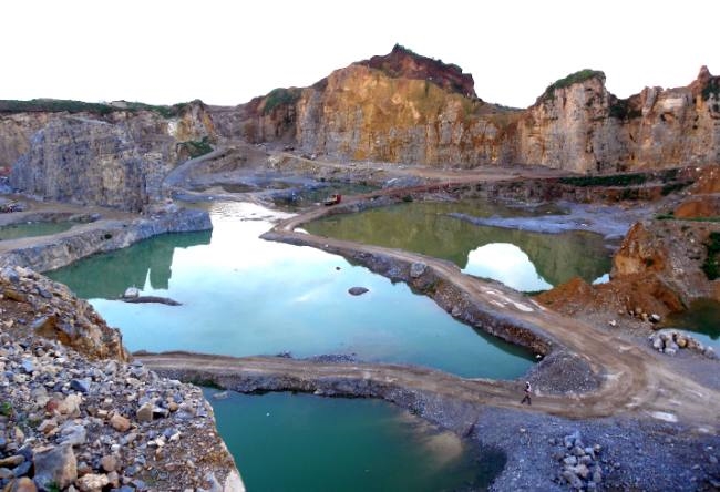 16 पत्थर खनन पट्टों को संचालन की अनुमति - Permission to operate stone ...