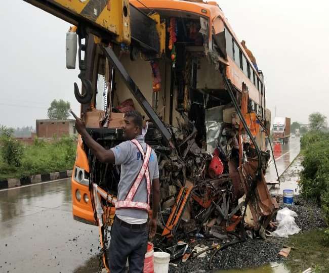 Bus Accident in Gonda: दिल्ली से बिहार जा रही मिनी बस की गोंडा में खड़े ट्रक से भिडंत, दो की मौत ...
