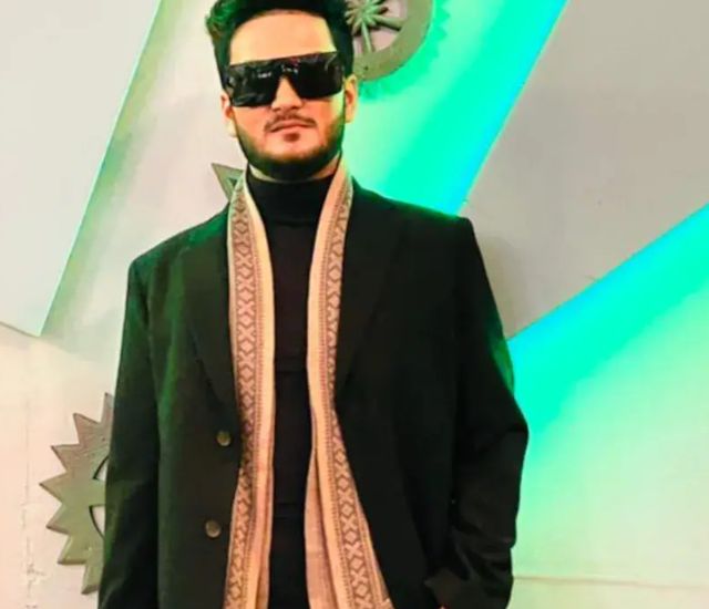 बांग्लादेशी एक्टर Shanto Khan और उनके पिता को गुस्साई भीड़ ने उतारा मौत ...