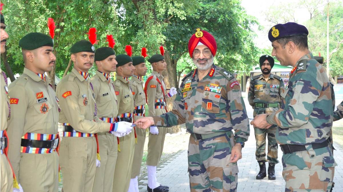 Jammu Kashmir: NCC कैडेट बन वर्दी पहनने वालों को कोई गुमराह नही कर सकता ...