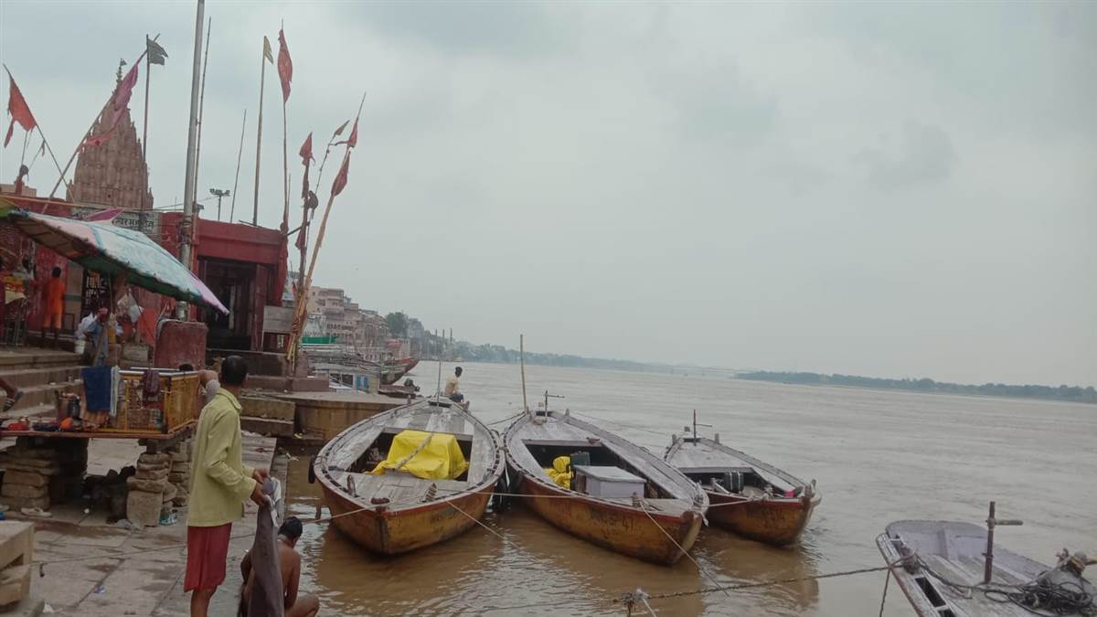 Varanasi Weather Update : अधिकतम तापमान में आई कुछ कमी, आसमान में बादल ...