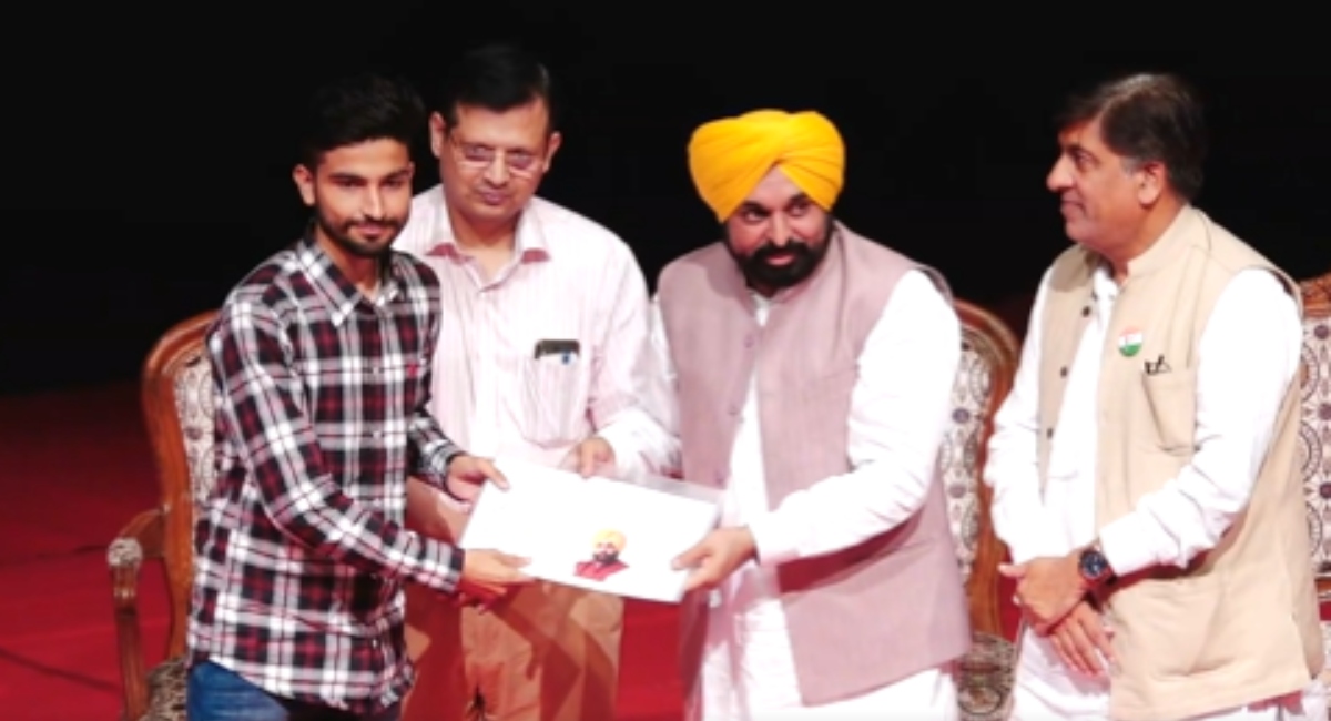 Punjab Patwari Appointment Letter: नए हाथों में नई कलम... CM भगवंत मान ...