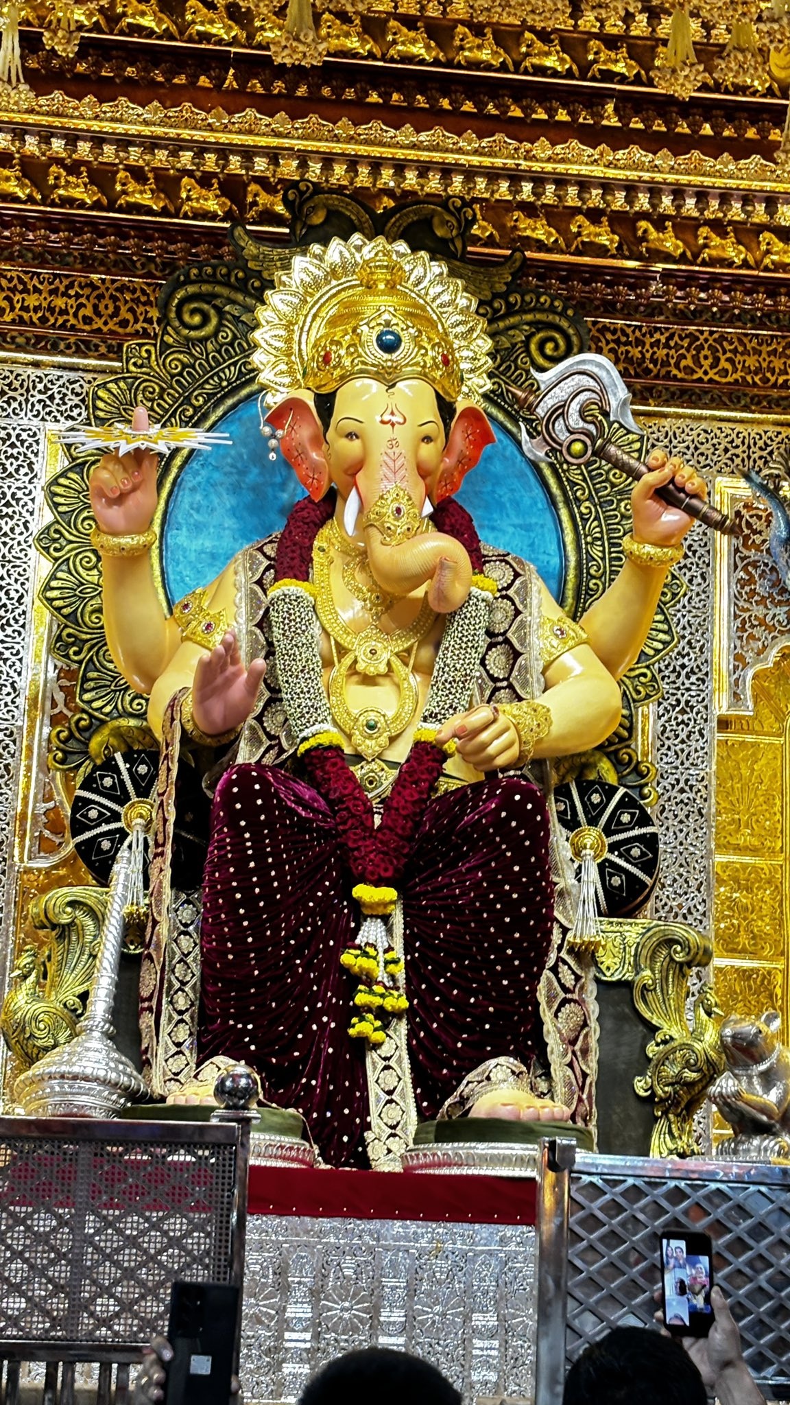 Lalbaugcha Raja Darshan 2024: बेहद मनमोहक है लालबागचा राजा का स्वरूप ...