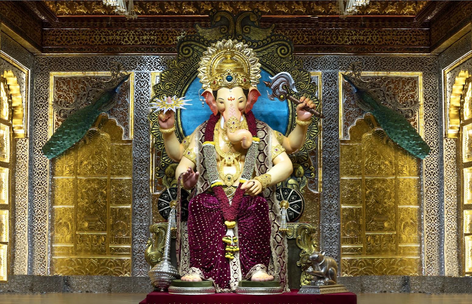 Lalbaugcha Raja Darshan 2024: बेहद मनमोहक है लालबागचा राजा का स्वरूप ...