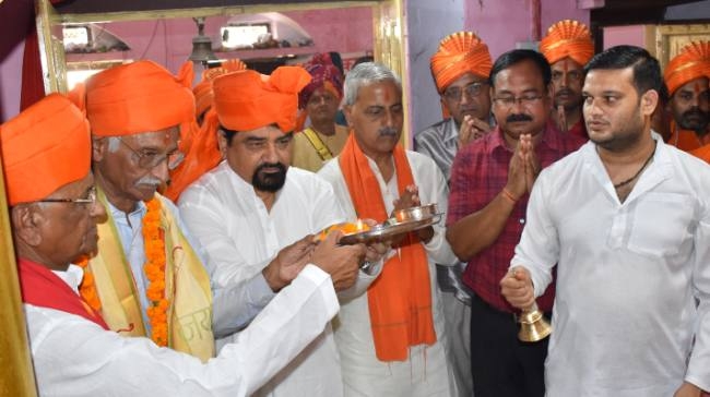 शहर में धूमधाम से निकली महाराजा तेज सिंह की शोभायात्रा