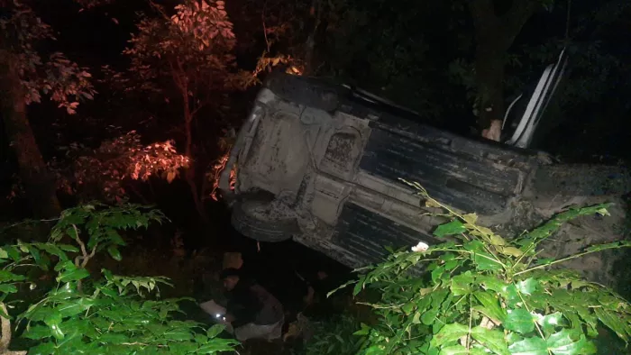 Mussoorie Accident : लंबिधार के पास खड्ड में गिरी दो कार, एक युवक की ...