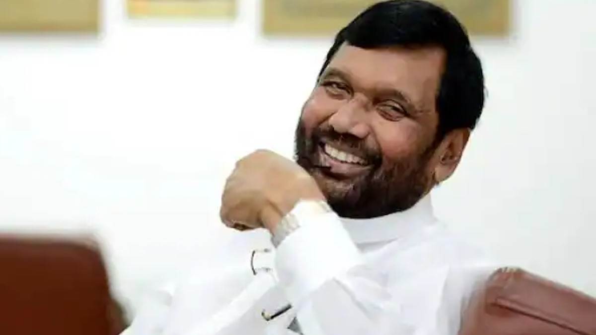 रामविलास पासवान पुण्यतिथि: शहरबन्नी से रायसीना तक का सफर, लोग कर रहे राजनीति के मौसम विज्ञानी को ...