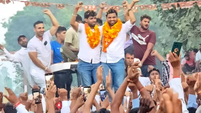 भाजपा से कटा टिकट, निर्दलीय चुनाव लड़कर जीते और भाजपा प्रत्याशी की करा ...