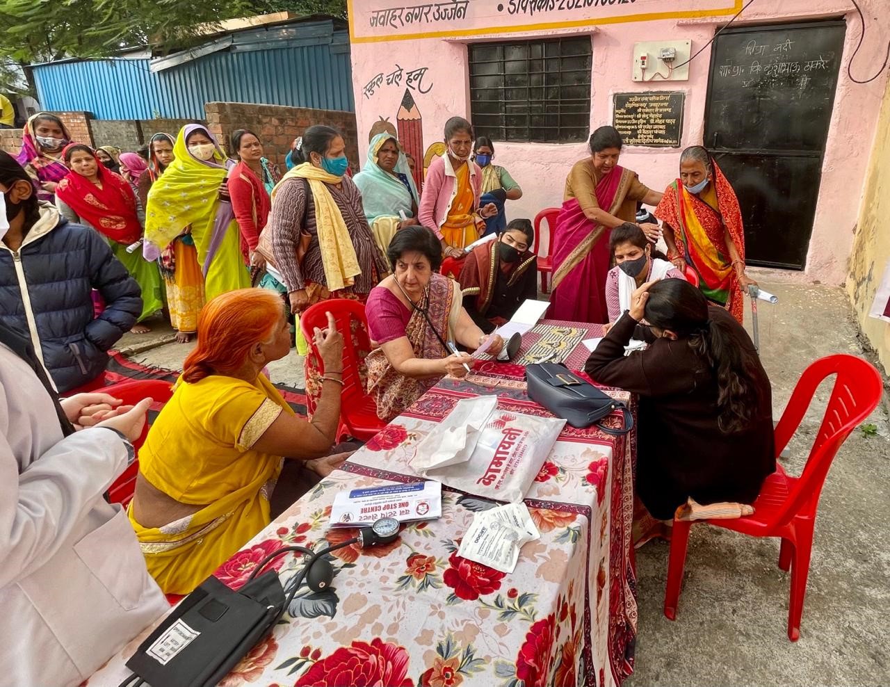 उज्जैन: मातृशक्ति को स्वास्थ्य का वरदान दे रहीं डॉक्टर सलूजा, महिलाओं ...