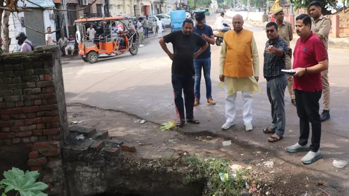मेरठ में हटेगी बीच रोड पर स्थित पुलिस चौकी, जली कोठी मार्ग पर नाले का ...