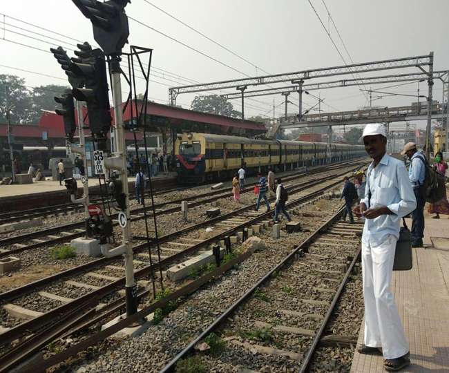 दानापुर स्टेशनः अबूझ पहली बना 6 नंबर प्लेटफॉर्म, पटरियों पर दौड़ लगा ...