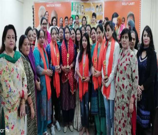 मेरी बेटी, देश का अभिमान कार्यक्रम में उत्कृष्ट सेवाएं देने वाली महिला ...