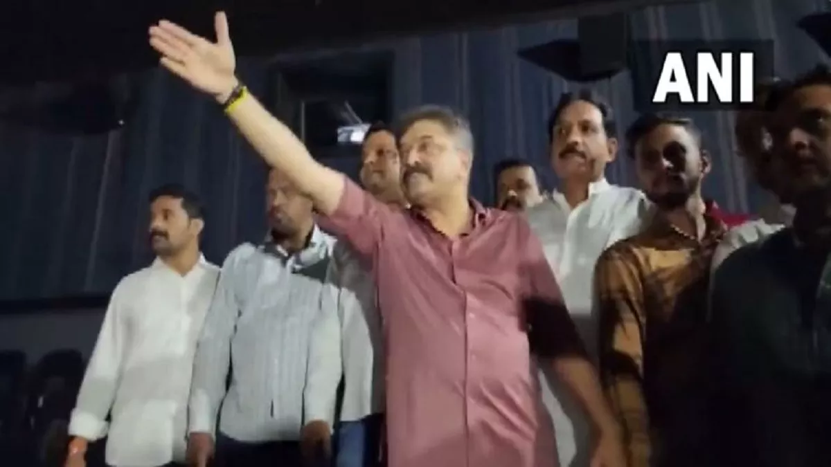 VIDEO: एनसीपी नेता जितेंद्र अवध ने छत्रपति शिवाजी पर बनी फिल्म की ...