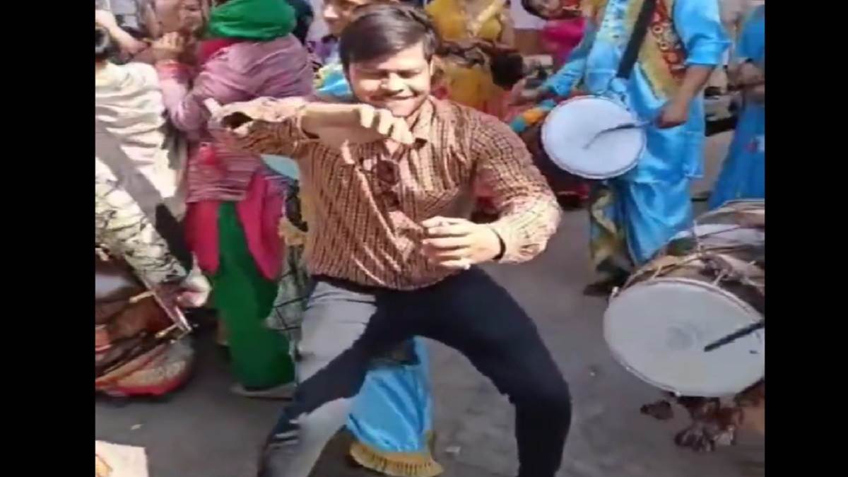Viral Video: पेग बनाने को बना डाला डांसिंग स्टेप, आदमी का डांस देख हो ...