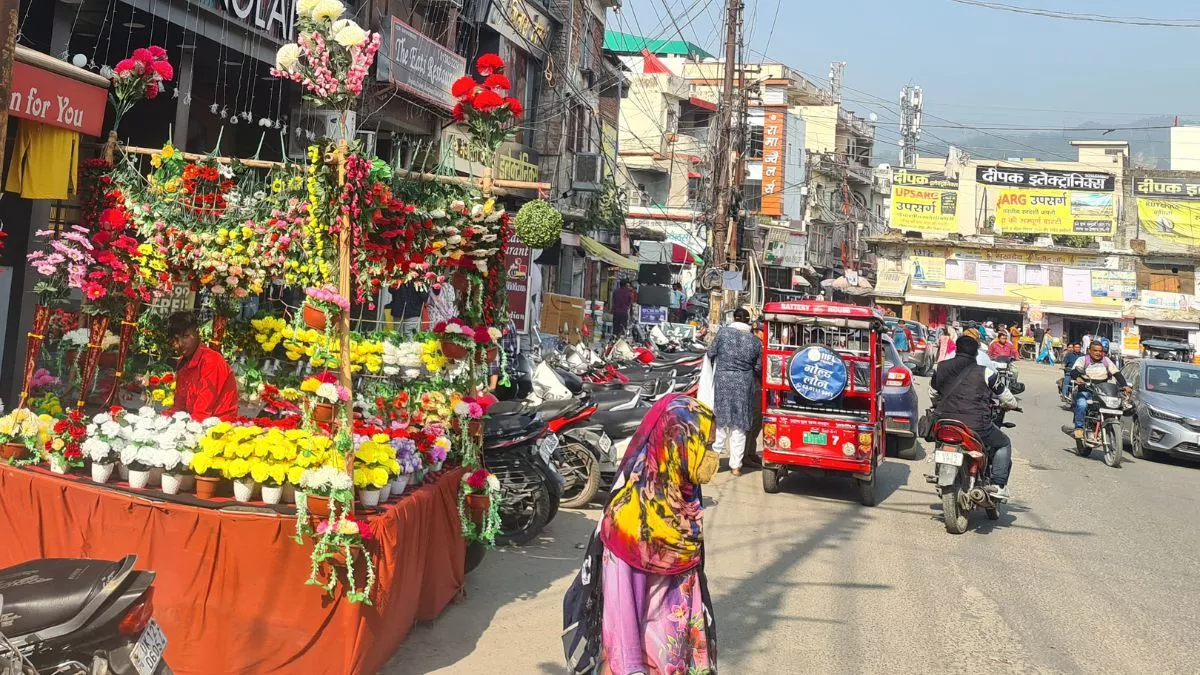 Diwali 2023: कोटद्वार में धनतेरस के लिए तैयार होने लगा बाजार ...